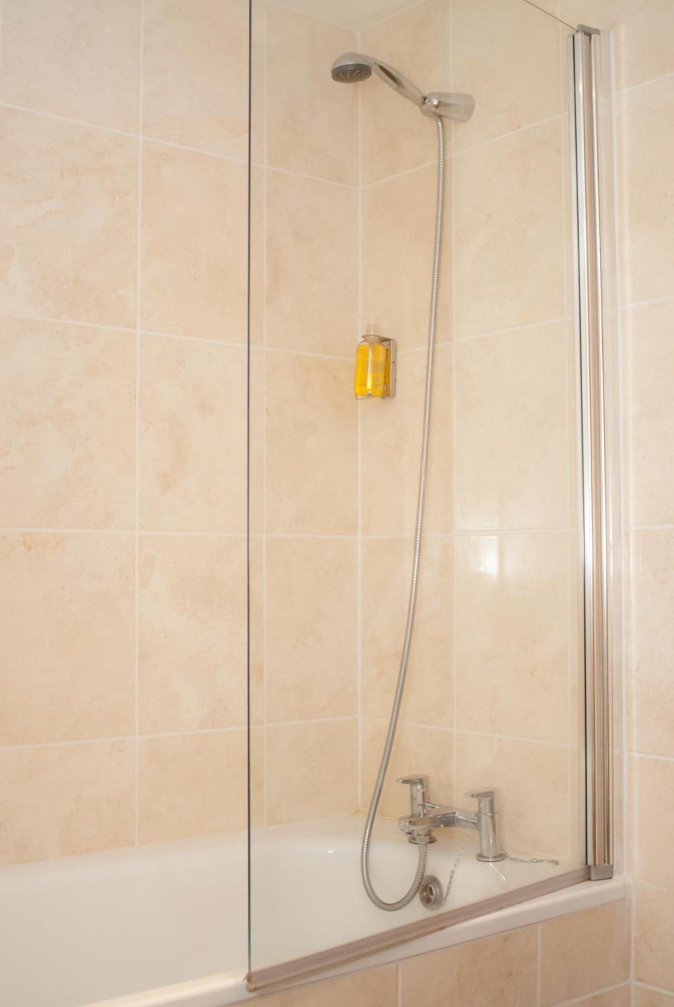 Edinburgh House Hotel - Comfortable Stay in EH6 5AY | Official Site ...